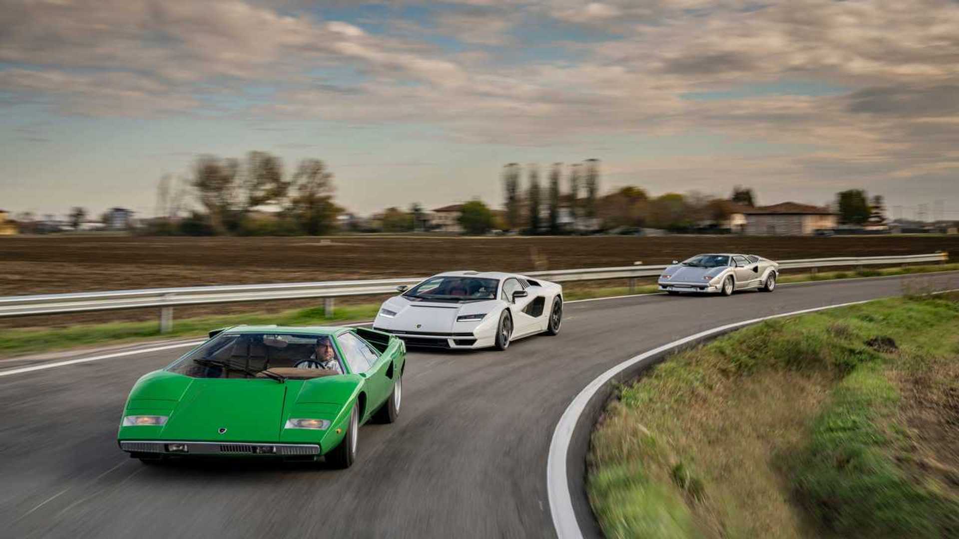 Lamborghini Countach LP 800-4 im realen Straßenverkehr