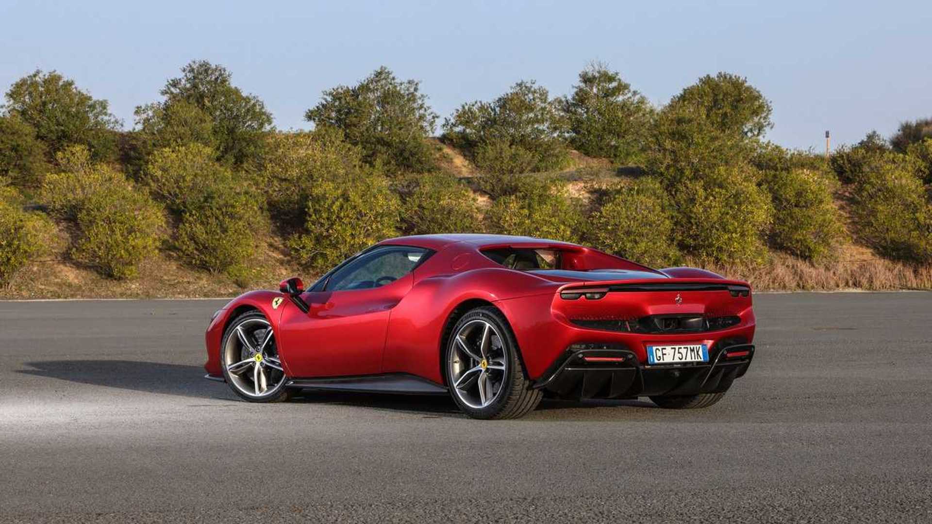 Ferrari 296 GTB - Prova, video, recensione, prezzi