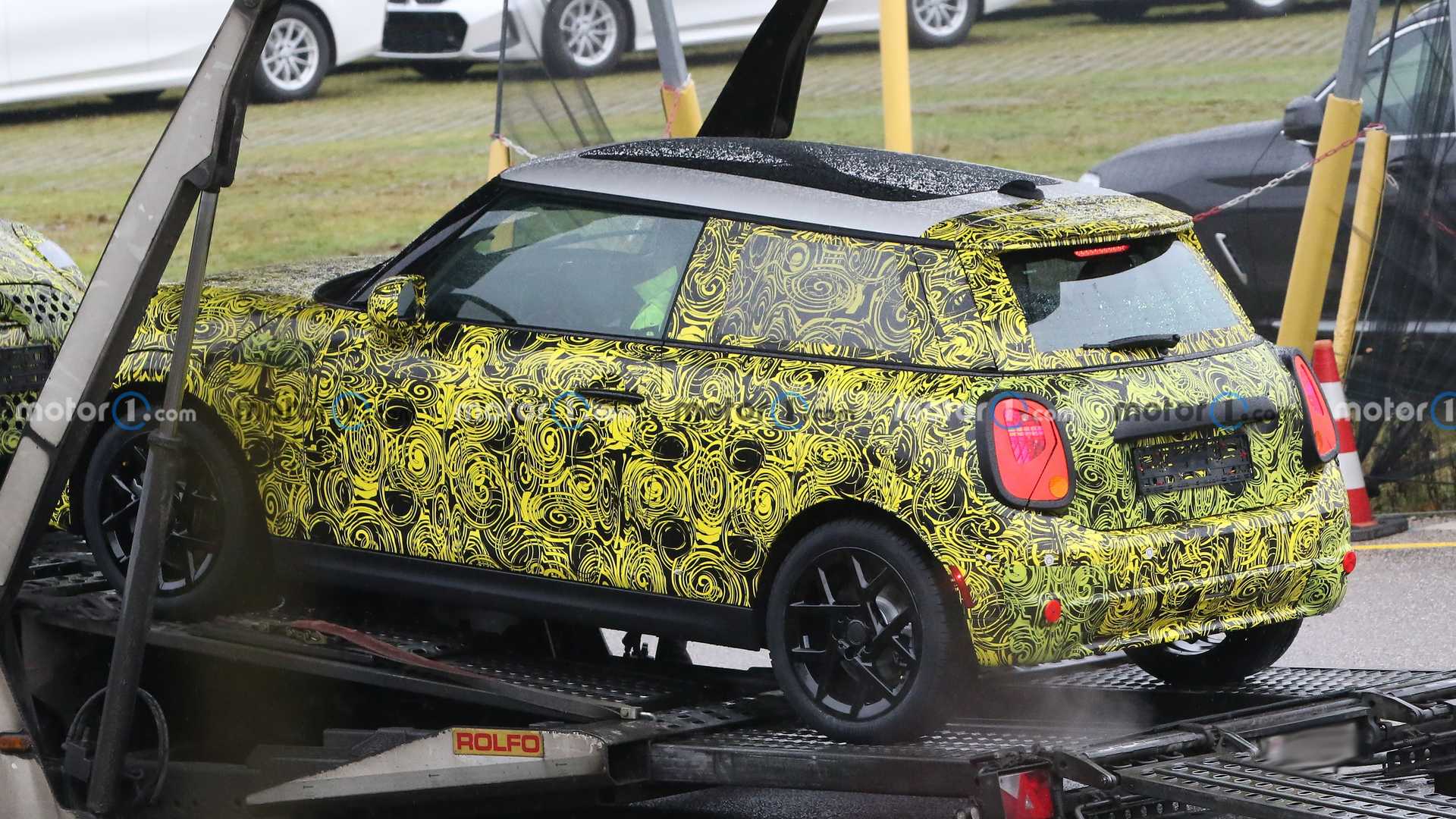 Nuova MINI, le foto spia della versione mild hybrid