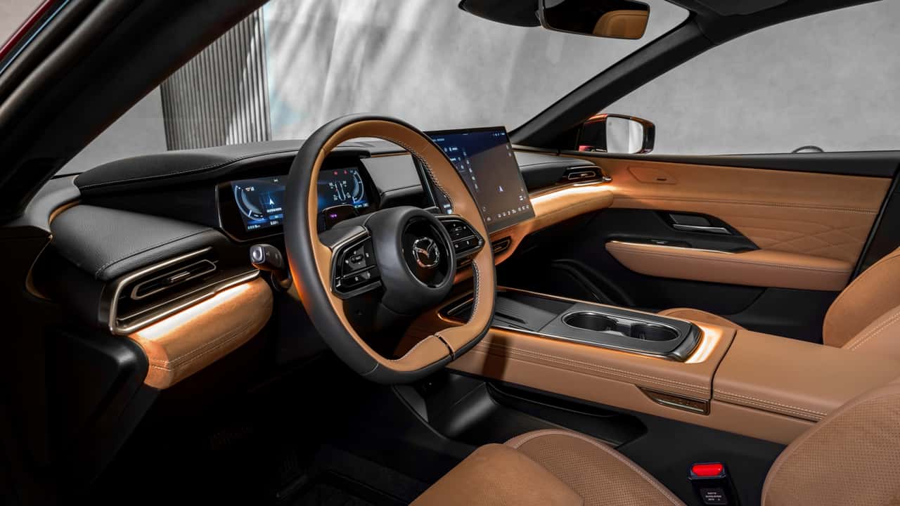 Mazda 6e, interni e bagagliaio della berlina elettrica