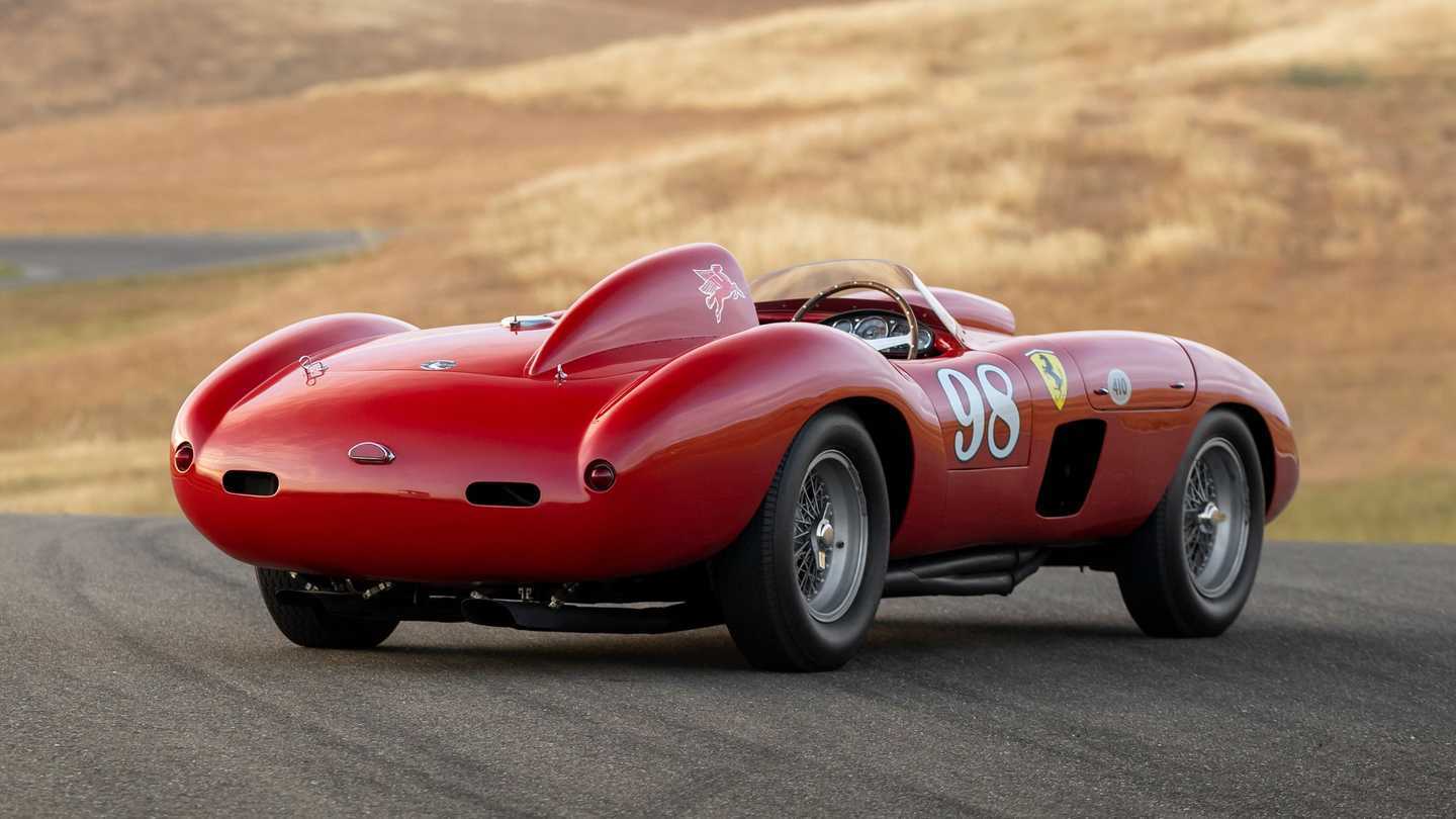 Ferrari e le altre: le auto milionarie vendute all'asta a Pebble Beach Ferrari e le altre: le auto milionarie vendute all'asta a Pebble Beach
